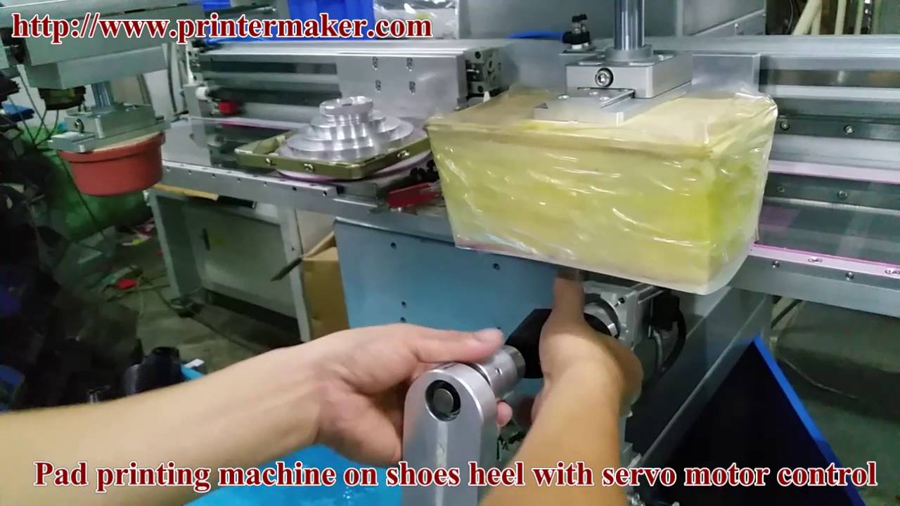 Pad printing machine on shoes heel with servo motor control - YouTube