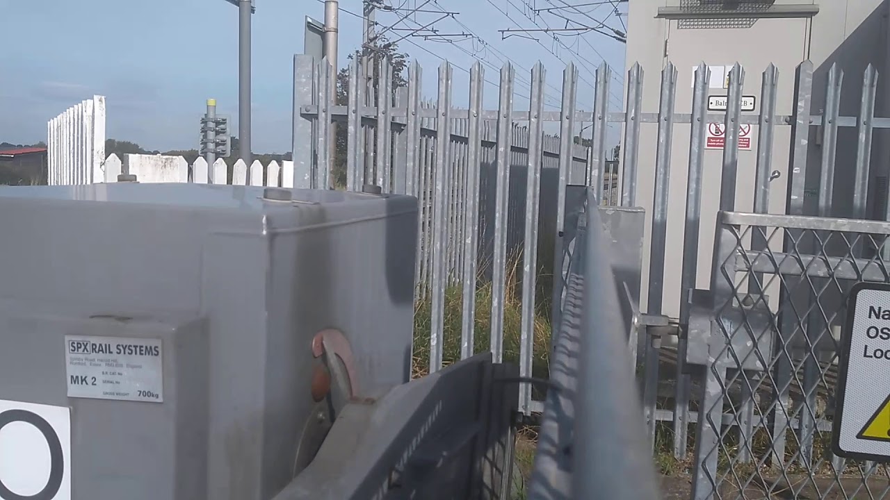 Balne Level Crossing North Yorkshire - YouTube