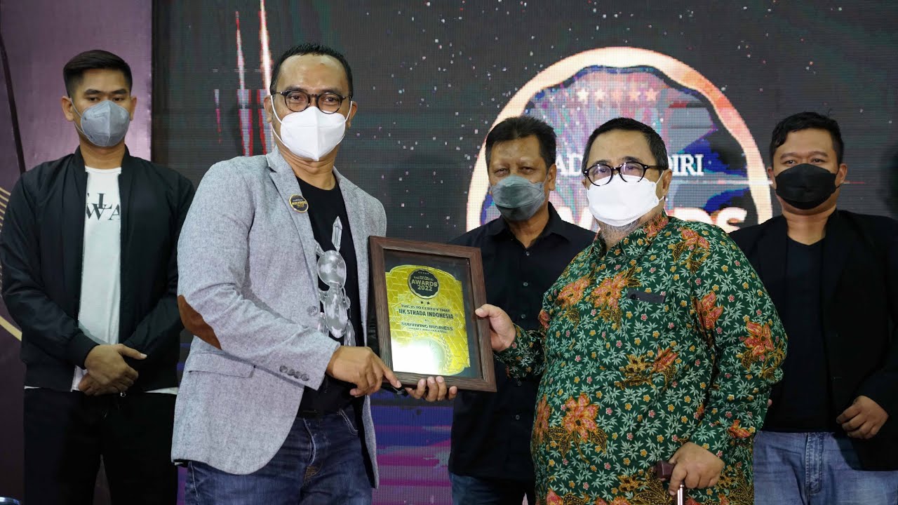 IIK Strada Indonesia Meraih Radar Kediri Awards Goal Achiever Finance ...