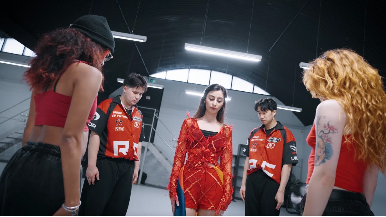 Alla Asatryan – Hayuhi (Performance Video) - YouTube