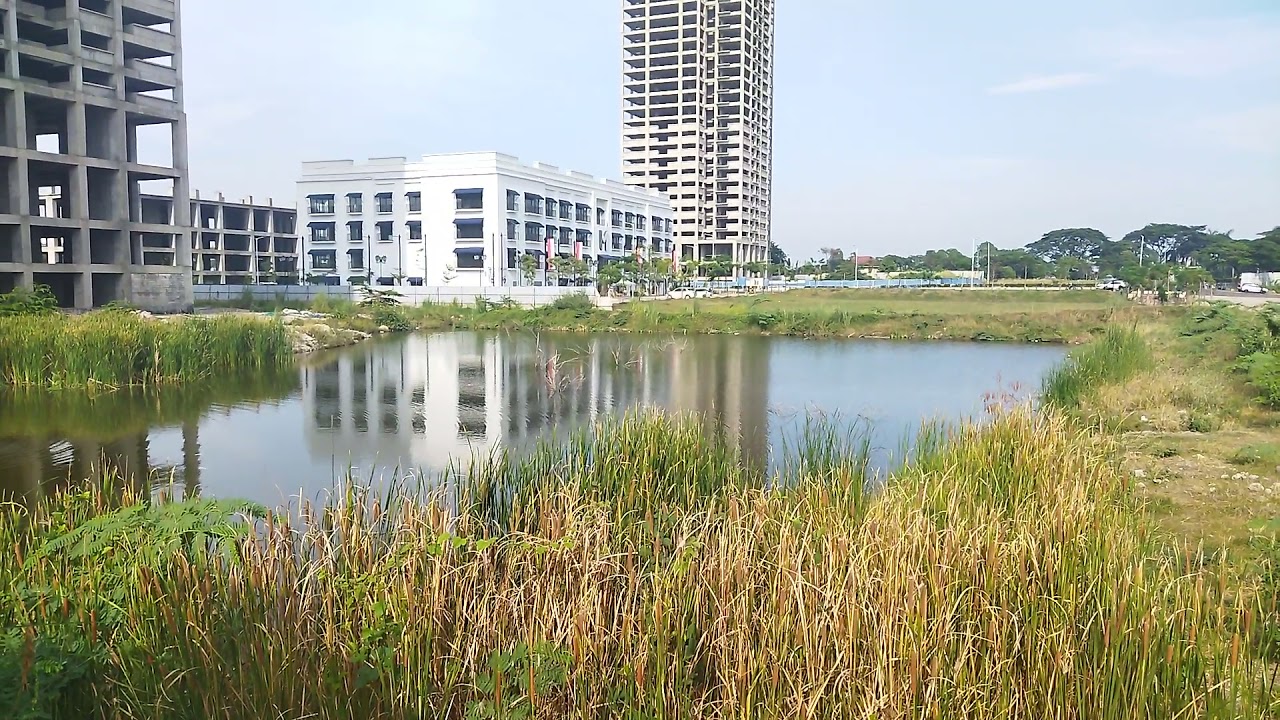 distrik 2 MEIKARTA - YouTube