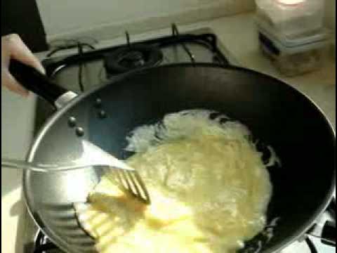 How to Make Scrambled Eggs - YouTube