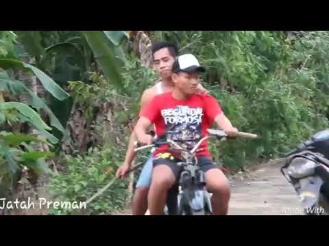 Kocak preman kampung minta jatah