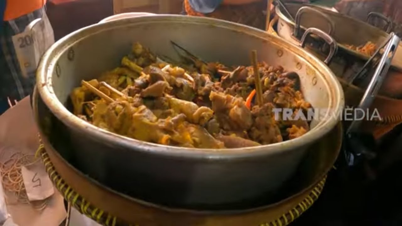 Ihsan Tarore Menjajal Mantab Rasa Tengkleng Klewer Bu Edi | MAKAN RECEH ...