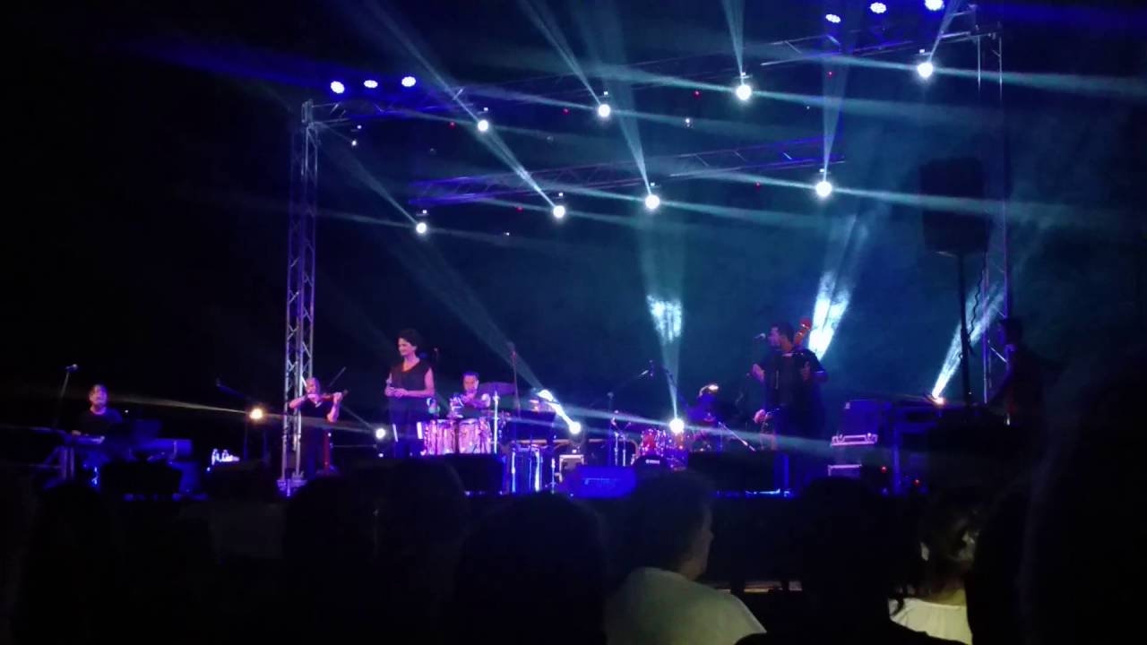 Αλκηστις Πρωτοψαλτη LIVE στη Συρο, Αυγουστος 2016- Διθεσιο - YouTube