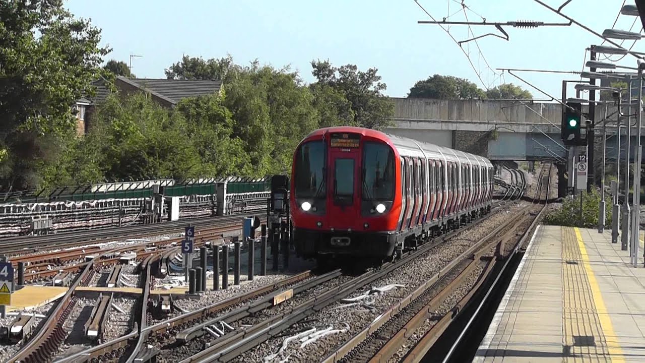 London Underground Hammersmith & City Line at West Ham, 31 Aug 2013 ...