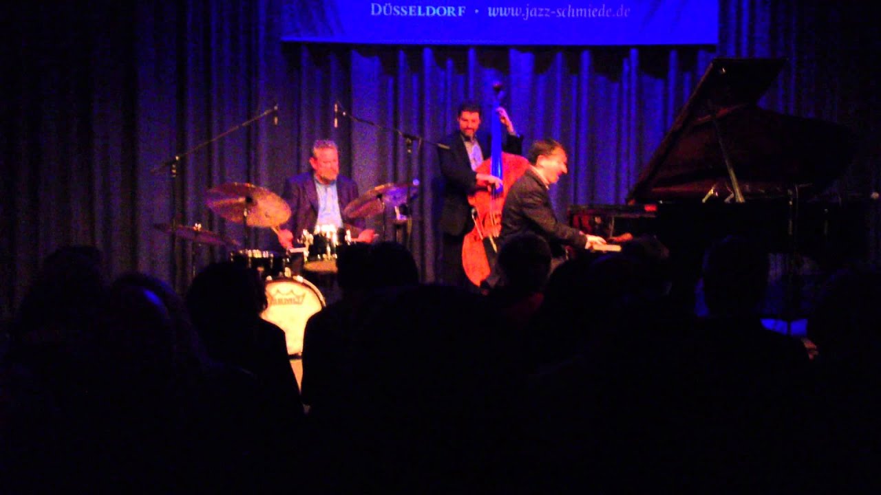 Jeff Hamilton Trio "I love being here with you" - live at the Jazz ...