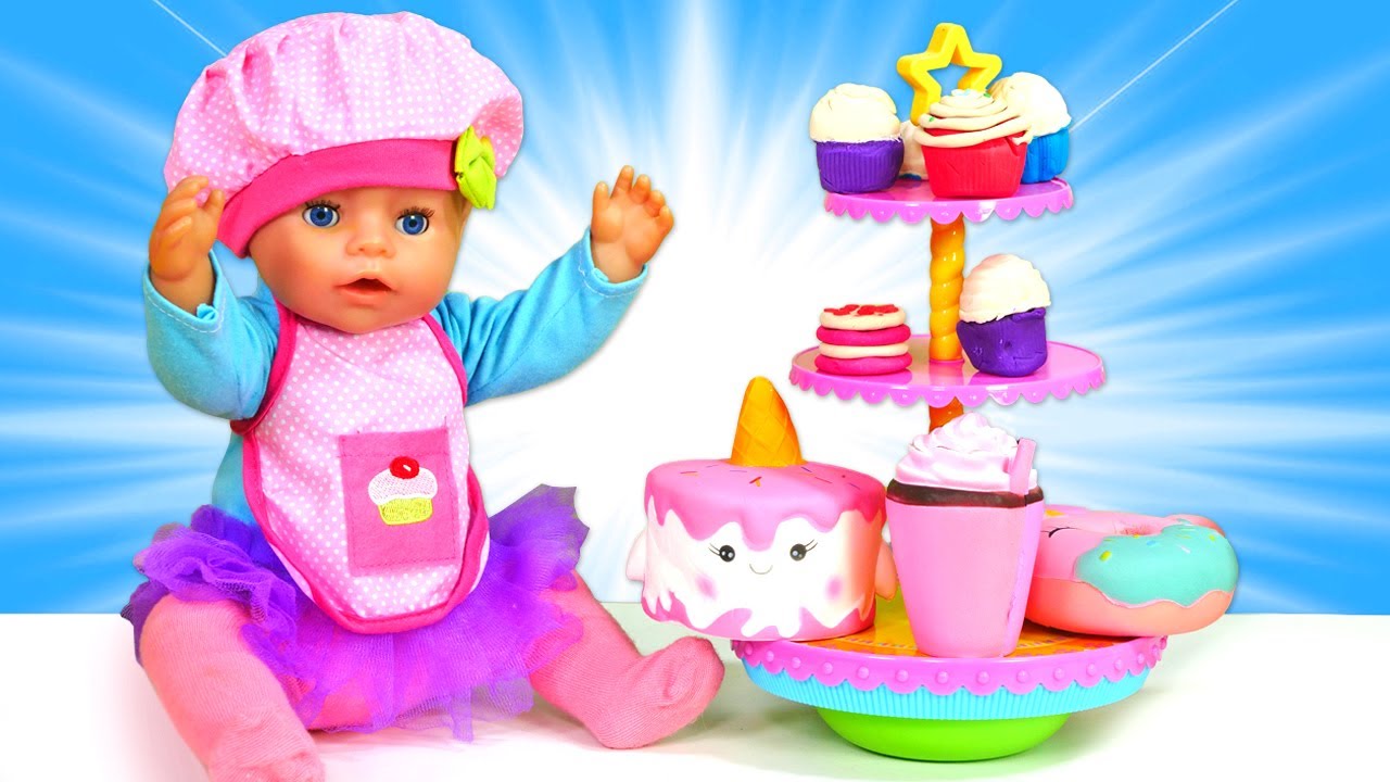 Baby Annabell doll & babysitter cook cakes with food toys. Pretend to ...