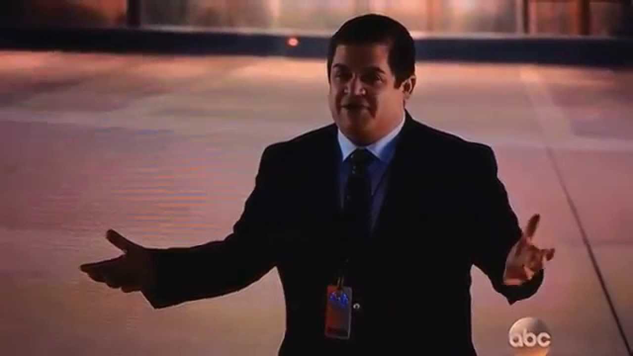 Skye/Simmons Skimmons finale hug 1X22 - YouTube