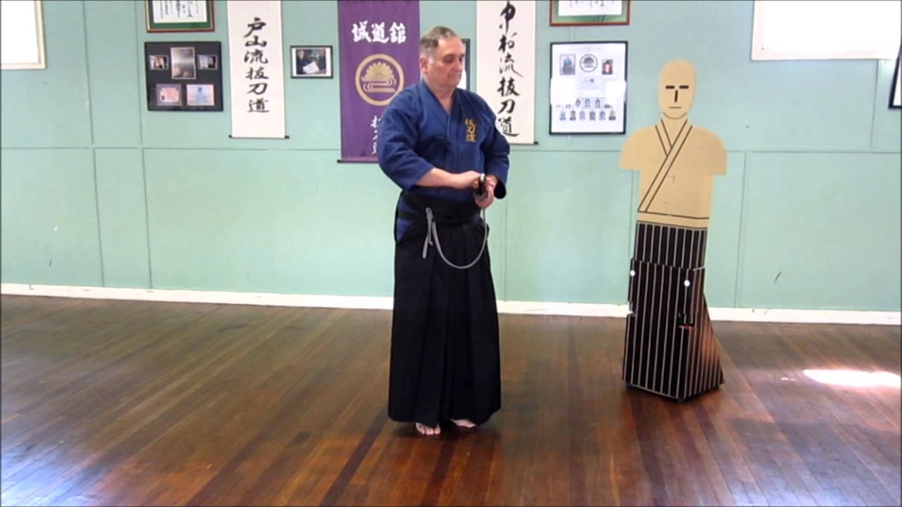 Toyama & Nakamura Ryu Battodo #26: Thrusting tsuki techniques on a ...
