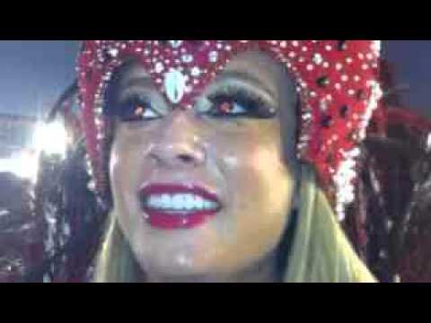 A Juju Salimeni se aprontando pra entrar na avenida na #Manchaverde Carnaval 2012 Part 2