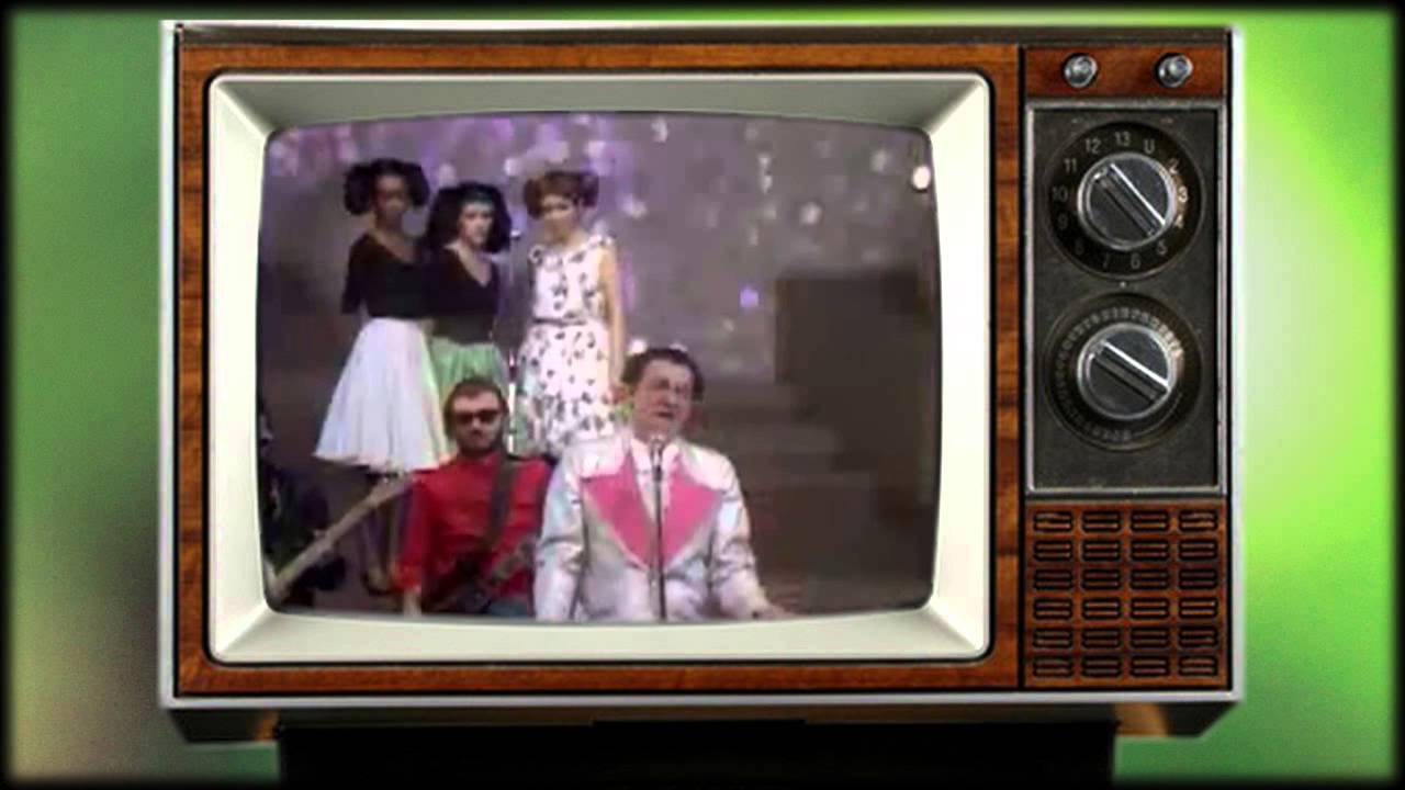 COLUCHE - Trop dangereux pour la République des lumières - YouTube