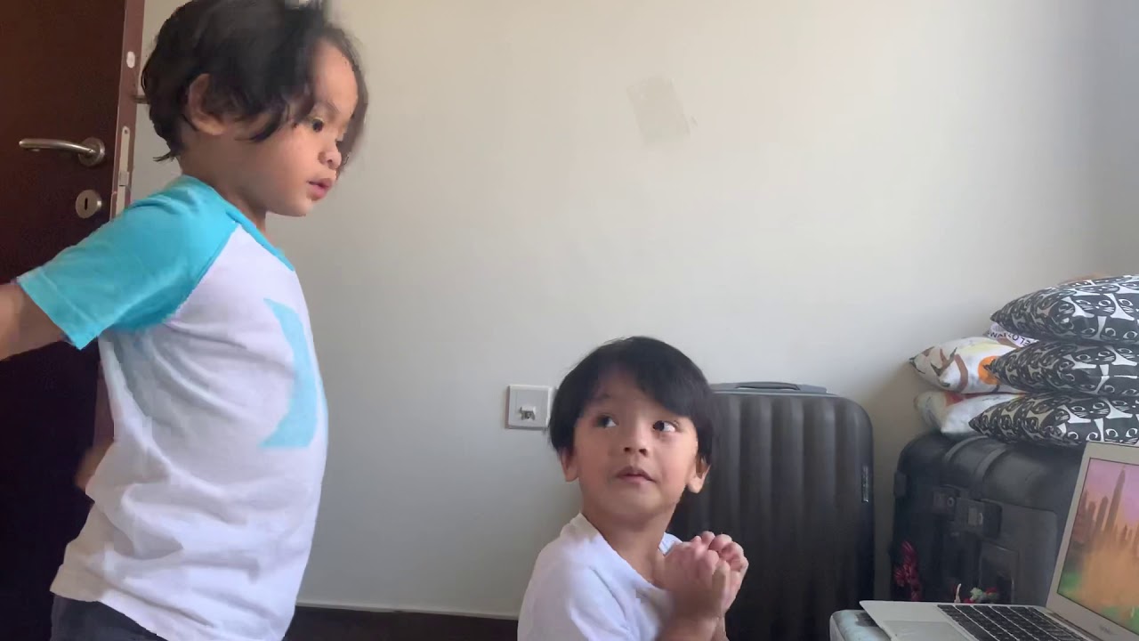 Baby Shark ala Adam & Ally - YouTube