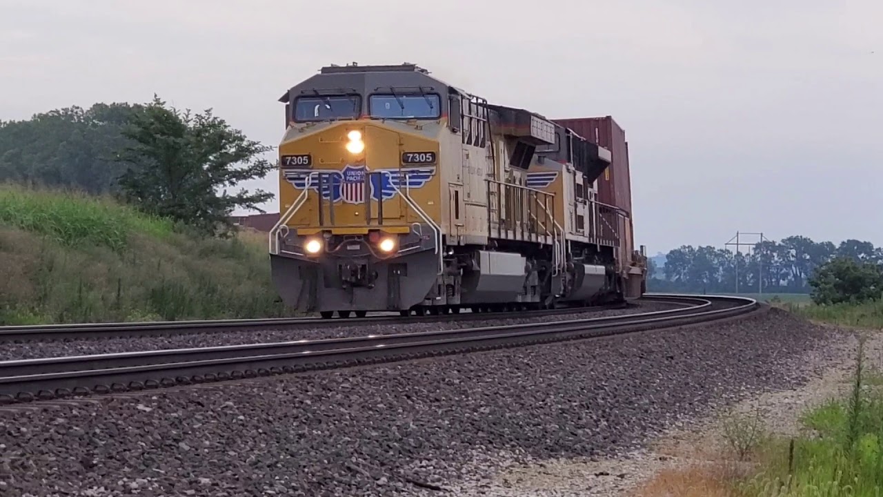 MEGA UP STACK TRAINS VOL 2: 3 trains, 16 engines featuring UP 1111 & a ...