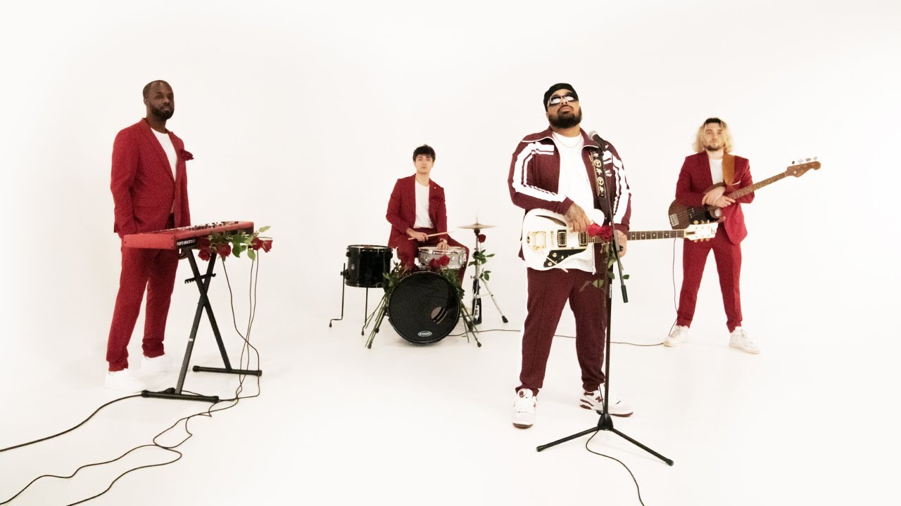 A2H - Avec une rose / Masterclass (Clip Officiel) - YouTube