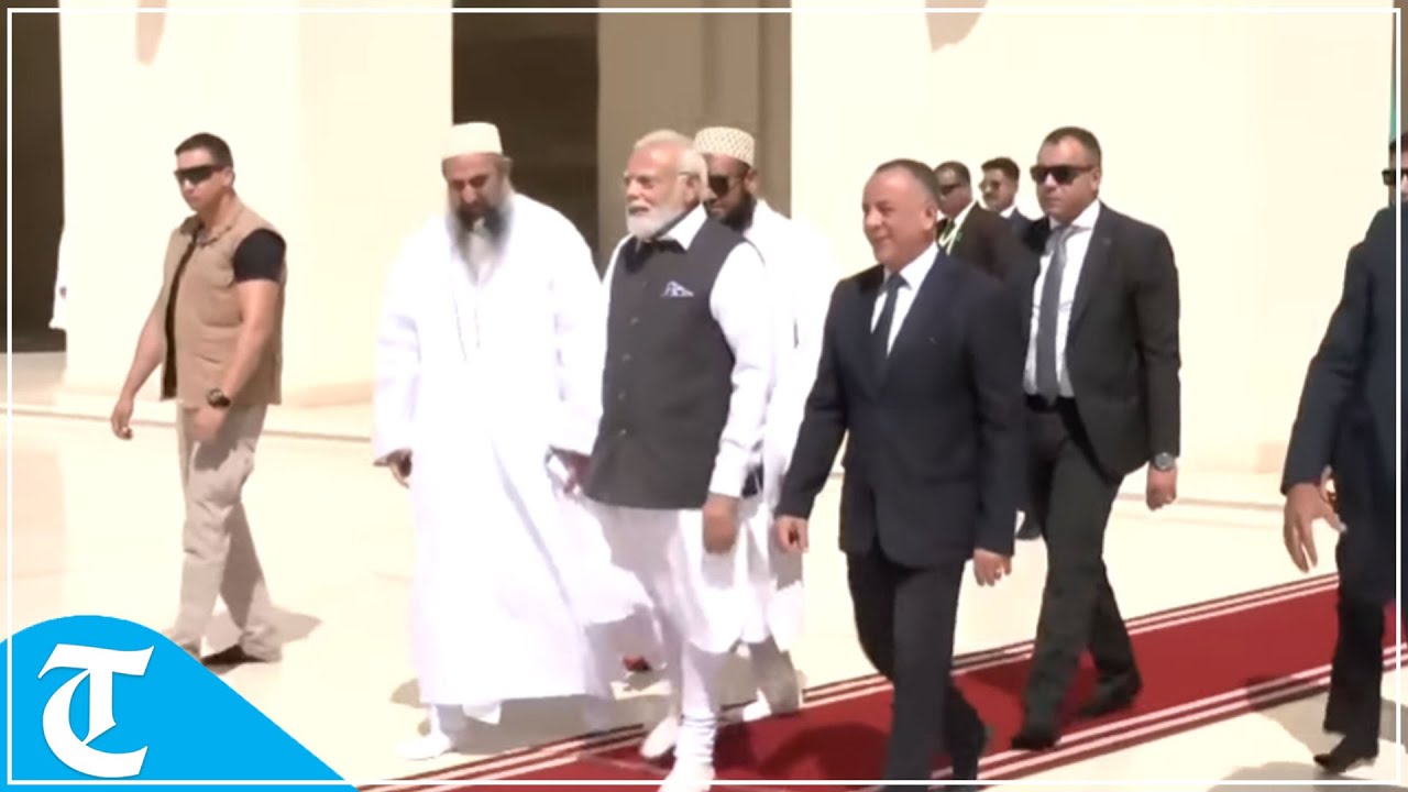 PM Modi visits Cairo's historic Al-Hakim Mosque - YouTube