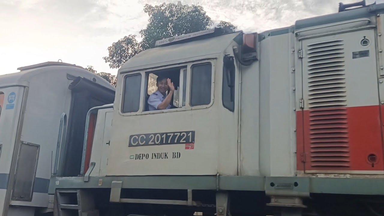 Video Kereta Indonesia Live Kereta Kahuripan & Kereta Commuterline ...