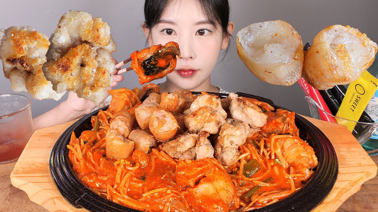 매운 아구찜, 이리구이와 대창 토핑 그리고 매운맛 술!?🔥 먹방 Steamed Monkfish [eating show ...