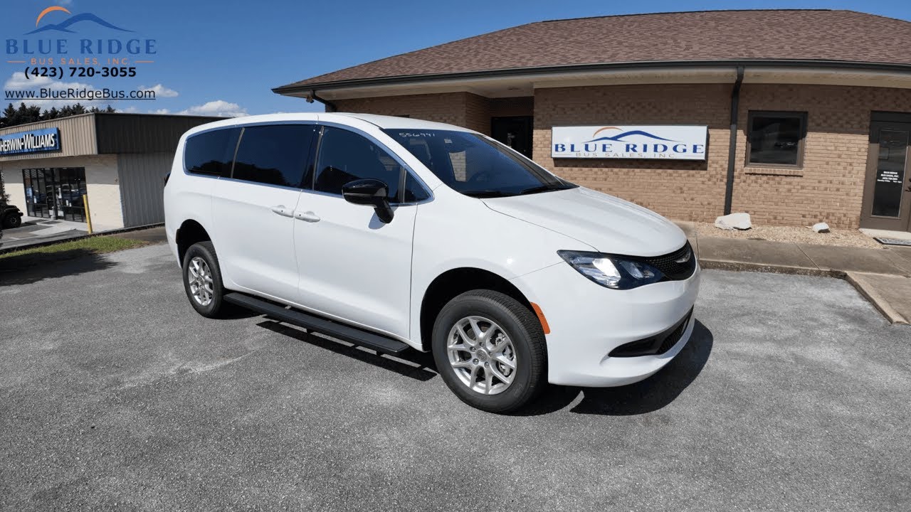 New FR Conversions Rear Entry Chrysler Voyager w/ 2 Wheelchair ...