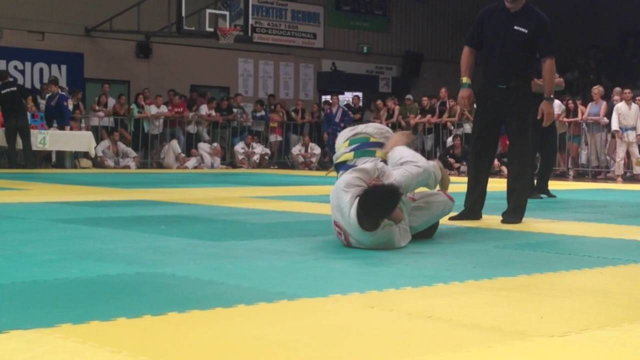 Armbar/Triangle Choke HL - YouTube