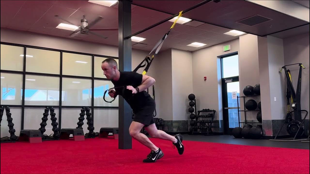 TRX Runners Lunge Knee Drive - YouTube