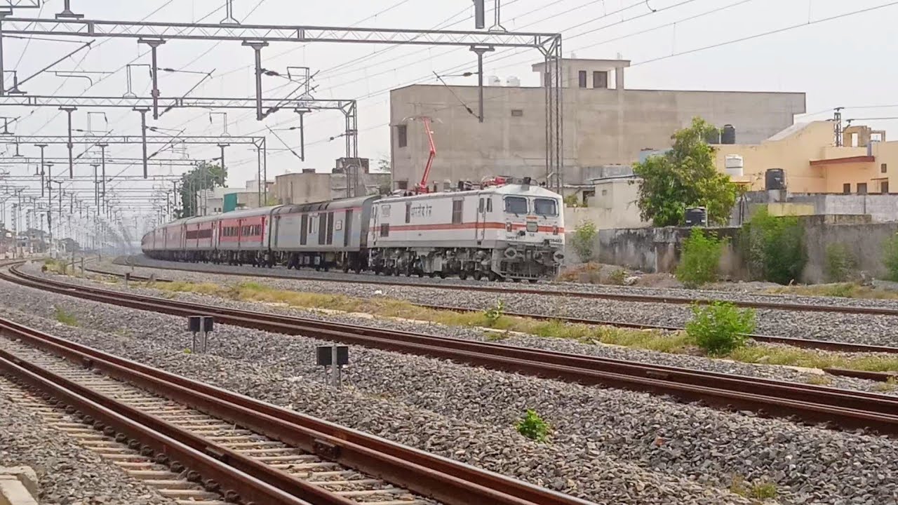 Factory fresh Izatnagar wap-7 daurai (Ajmer) Tanakpur express #railfan ...