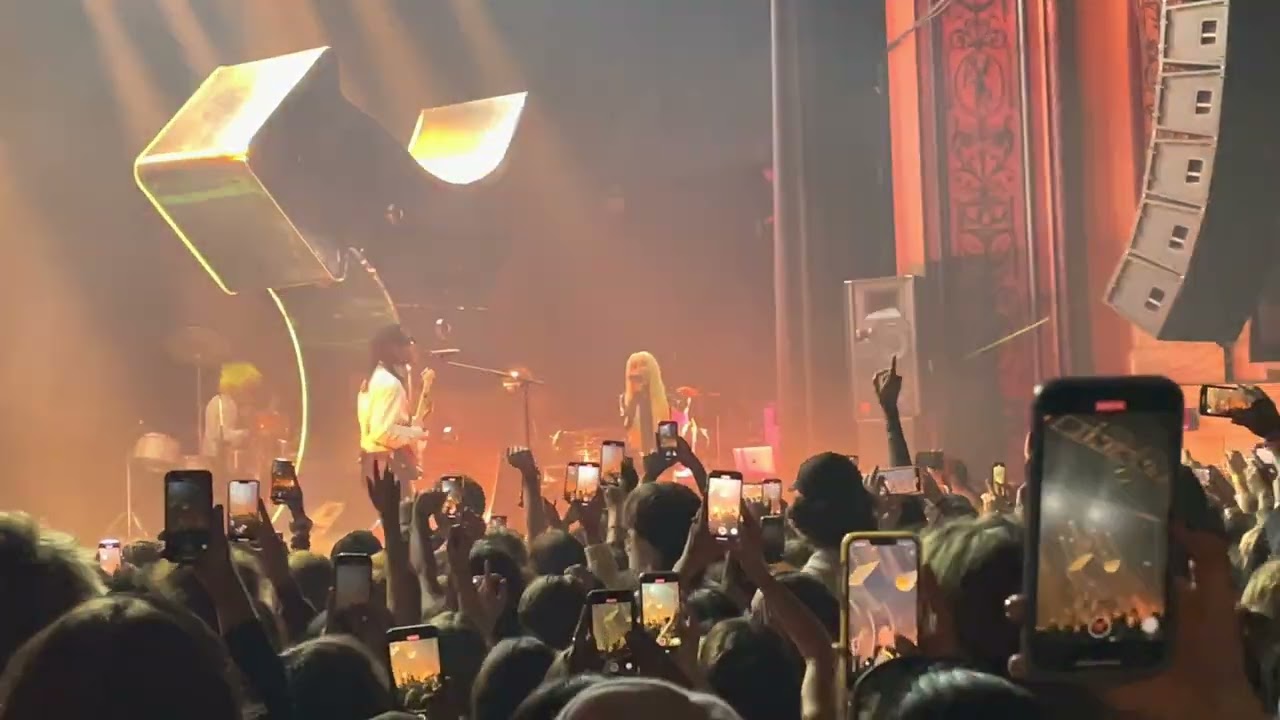 Sunshine Steve Lacy ft Fousheé at The National 4K - YouTube