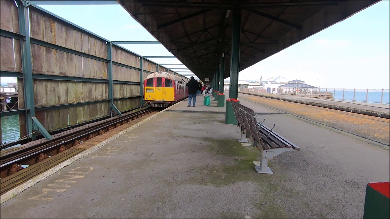 Island Line Train - Ryde Pierhead - 1938 Tube Stock - Isle Of Wight ...