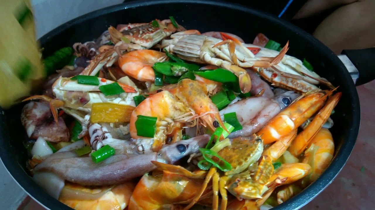 "Alimangong bakla," at mix seafood. - YouTube