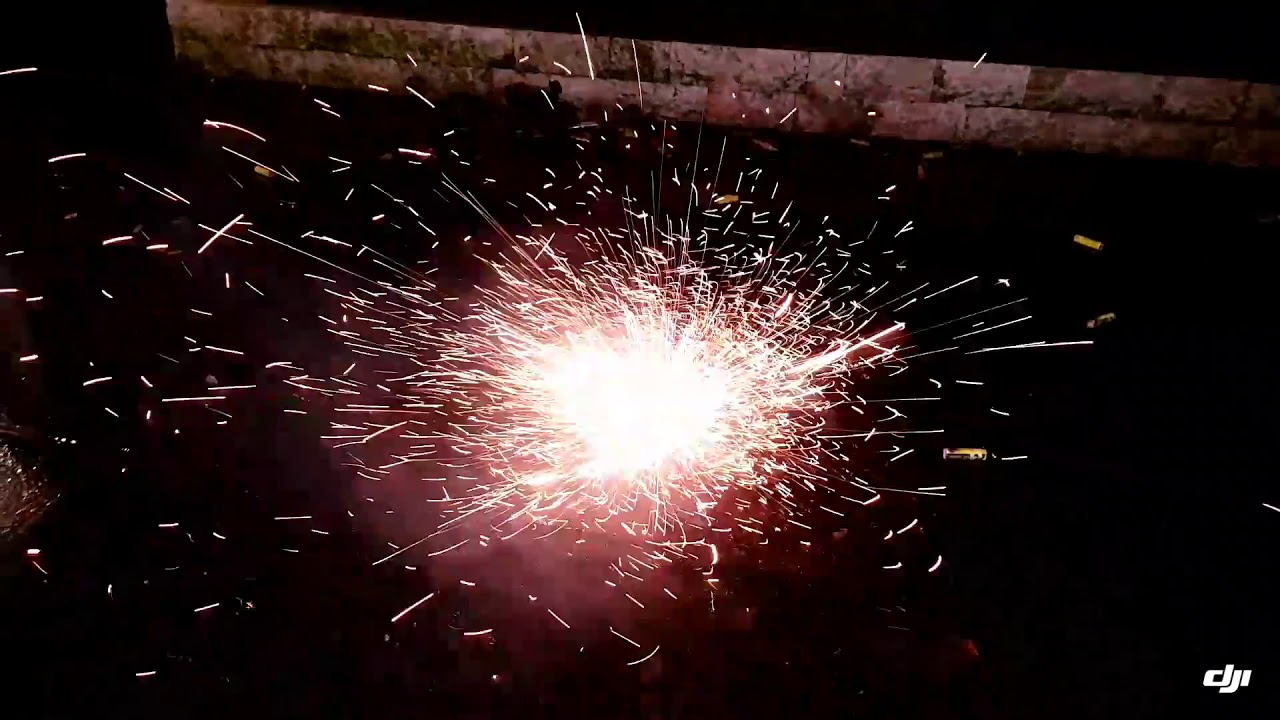 Crazy Spinner - Vulcan Europe - Cat. F1 grondbloemen - YouTube