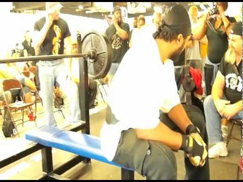 WINKS IRON LOT BENCH PRESS CONTEST.dv - YouTube