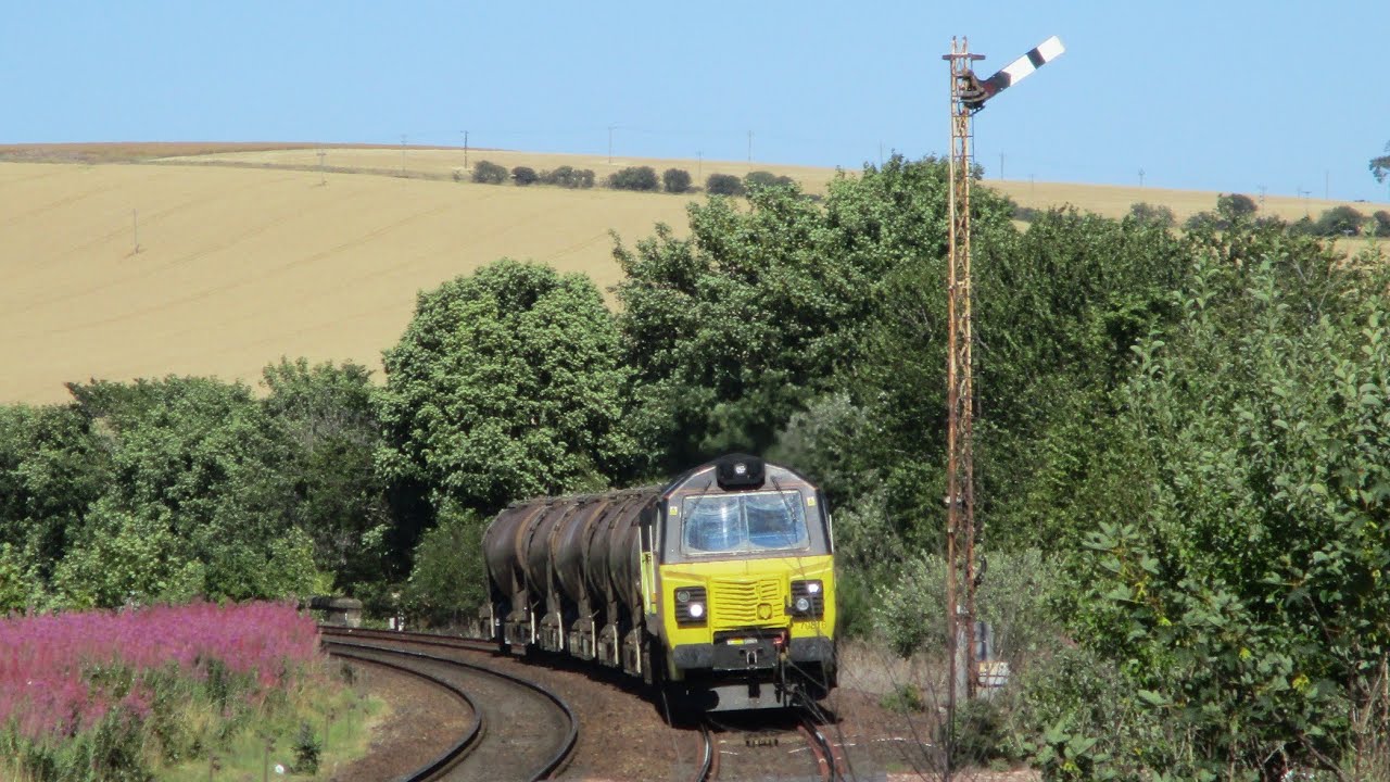 Trains at Stonehaven 10/8/22 - YouTube