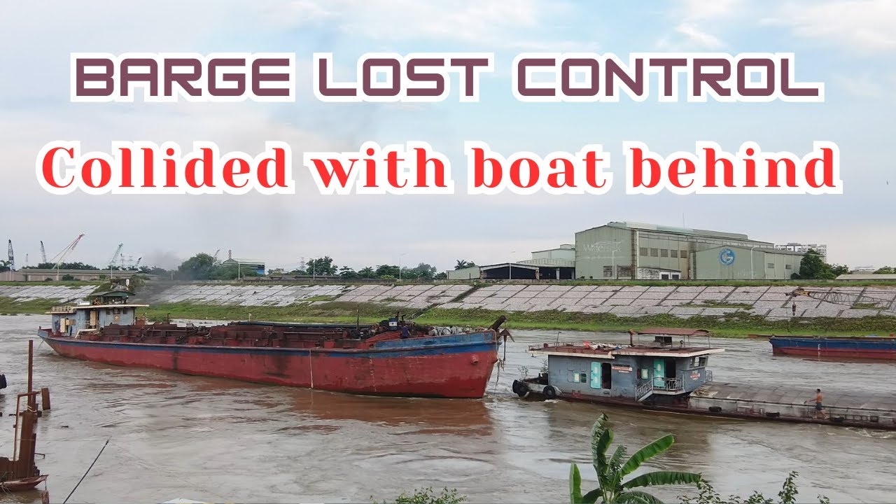 Barges lost control and collided with the boats behind - YouTube