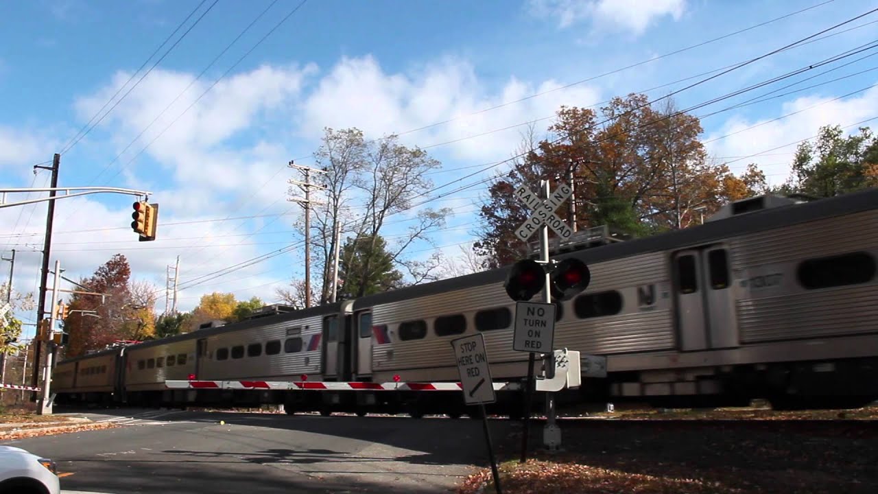 New Providence 4 Way Rail Crossing - YouTube