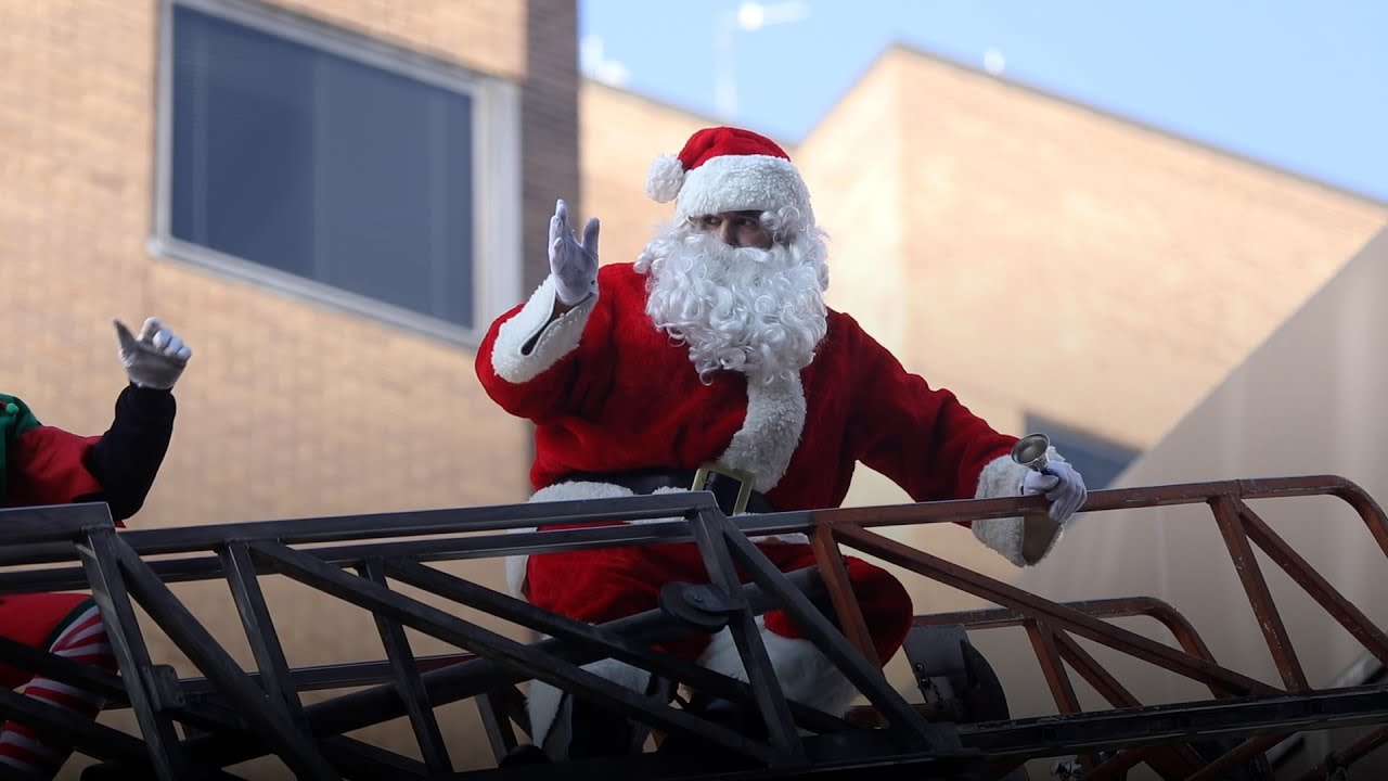 Santa climbs a fire truck ladder to visit patients at this NJ hospital ...