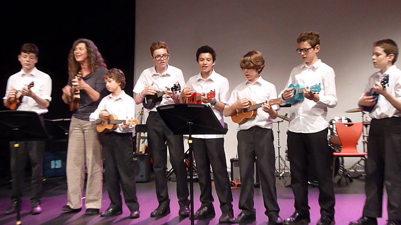 I can see clearly now by Ukulele Group - YouTube