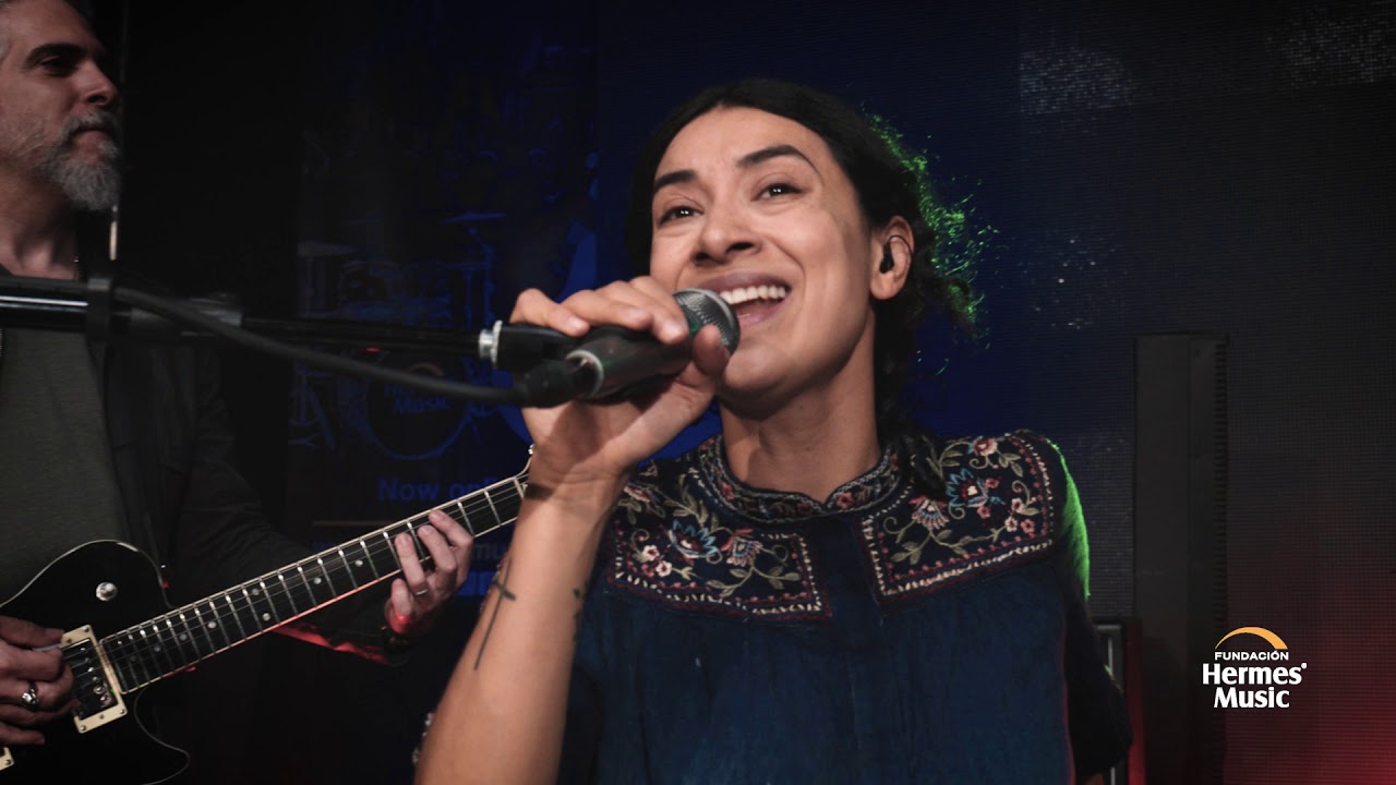 Flor Amargo - Holiday Medley (Video Oficial) - YouTube