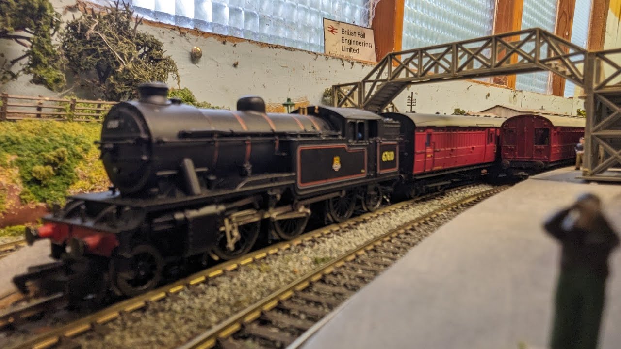 Bachmann BR/ER Gresley V3 2-6-2T Tank Locomotive 67610 Solo running ...