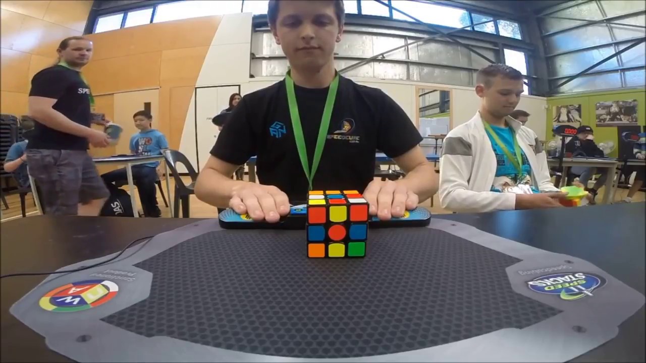 Record del mondo : Il cubo di Rubik risolto in 4,74 secondi - YouTube