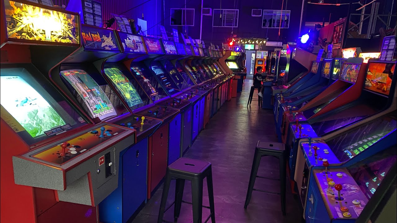 Huge Retro Arcade Tour and Gameplay - YouTube