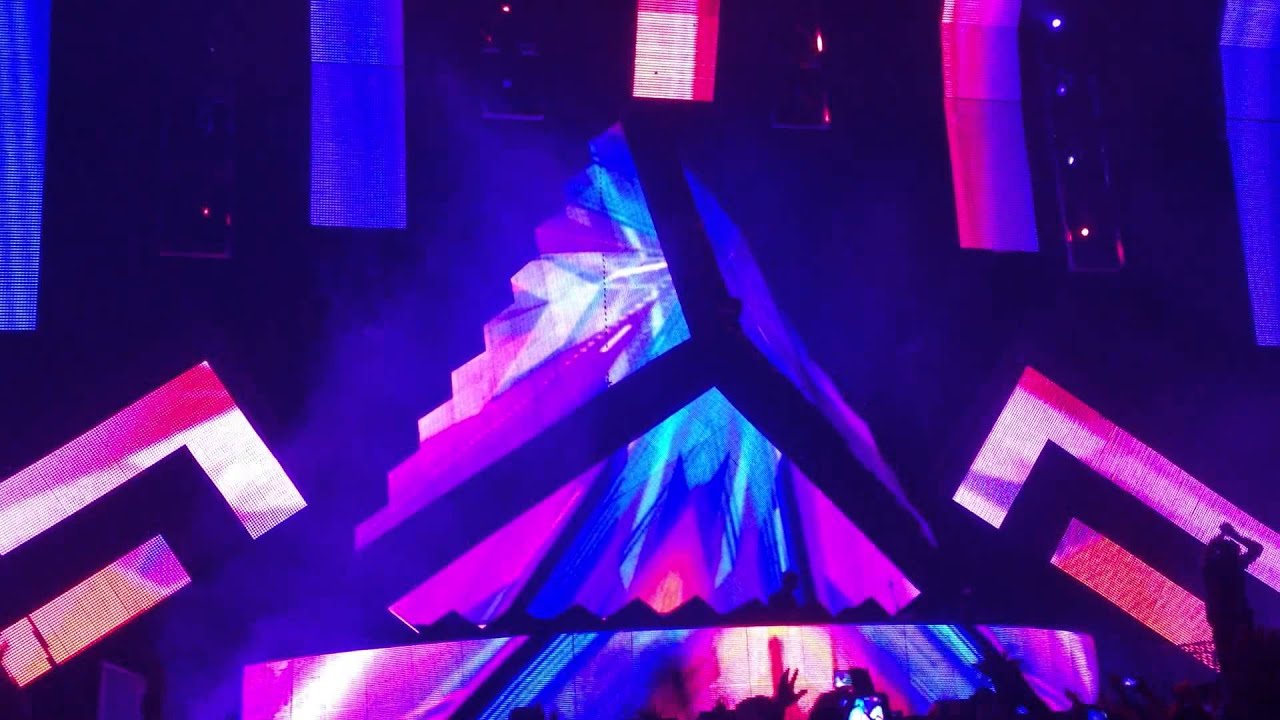 Sub Focus Live Bassrush Massive 2013 Intro - YouTube