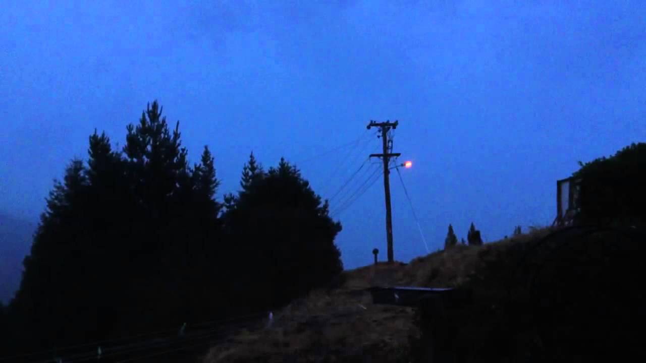 SEVERE THUNDERSTORM, Big lightning strike, loud thunder (HD) - YouTube