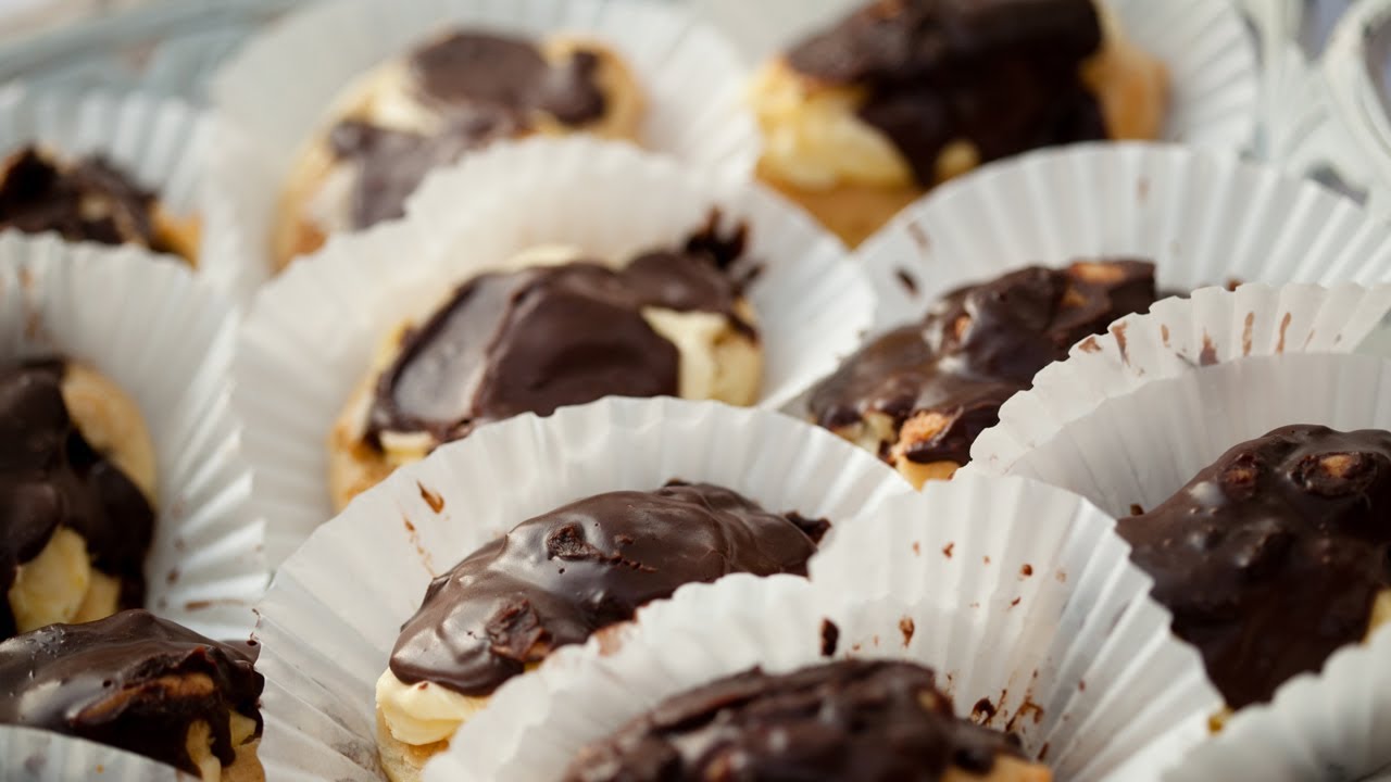 Best Eclairs From Scratch Recipe: Full Step-By-Step Tutorial (THE BEST ...