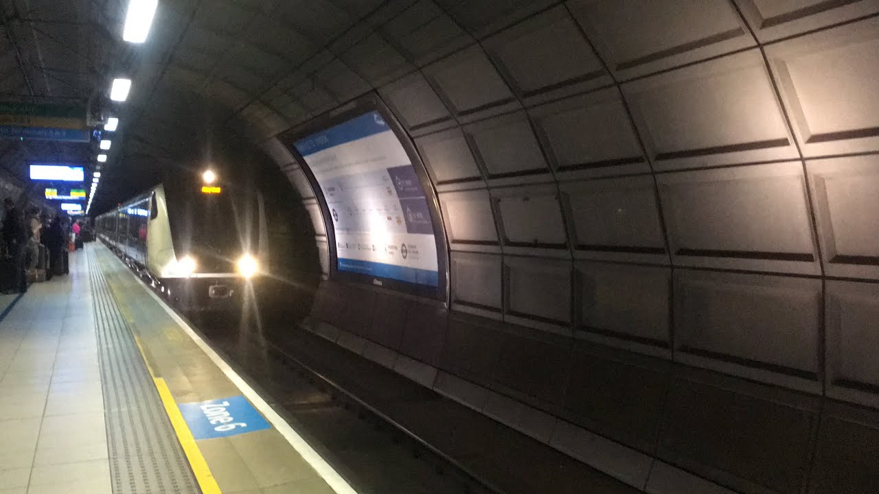 Elizabeth Line Class 345 arriving at Heathrow Terminals 2 & 3 - YouTube