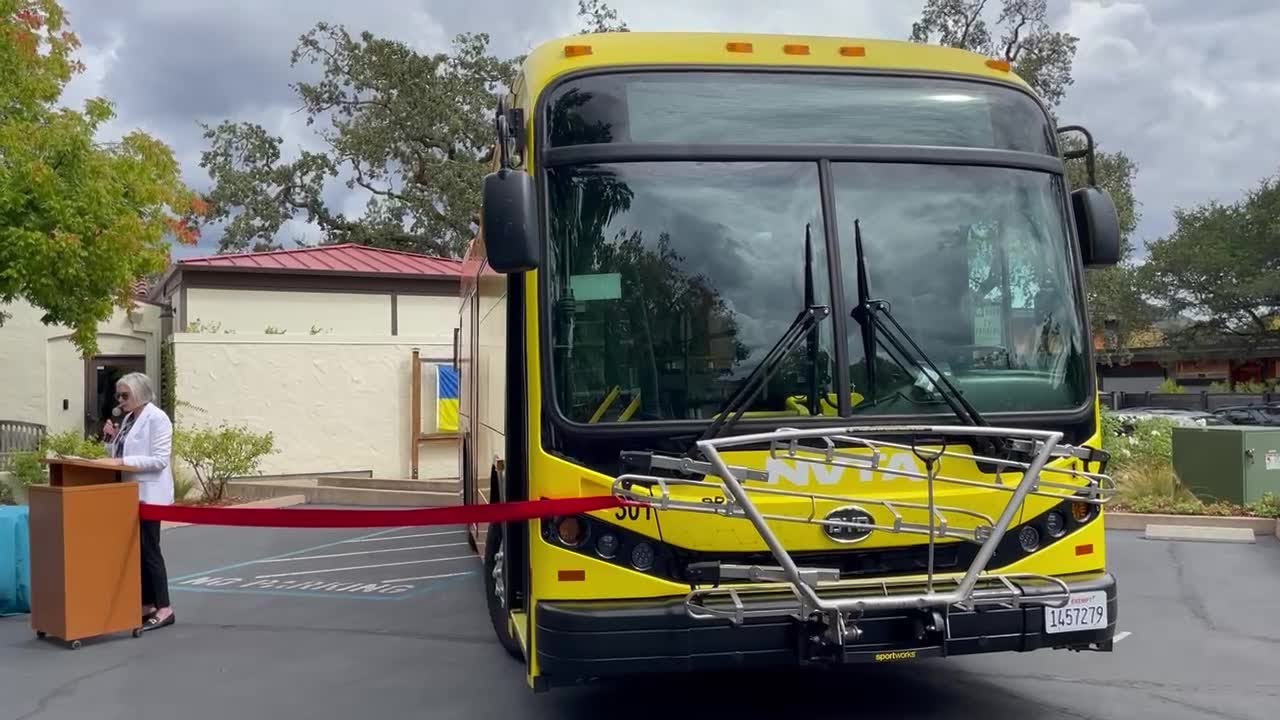 Watch: Napa Vine debuts electric bus in Yountville - YouTube