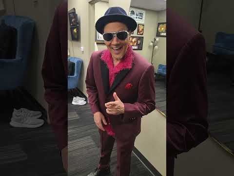 I’ve NEVER Been to Graceland… Until NOW!!! #RobSchneider #Graceland #Elvis