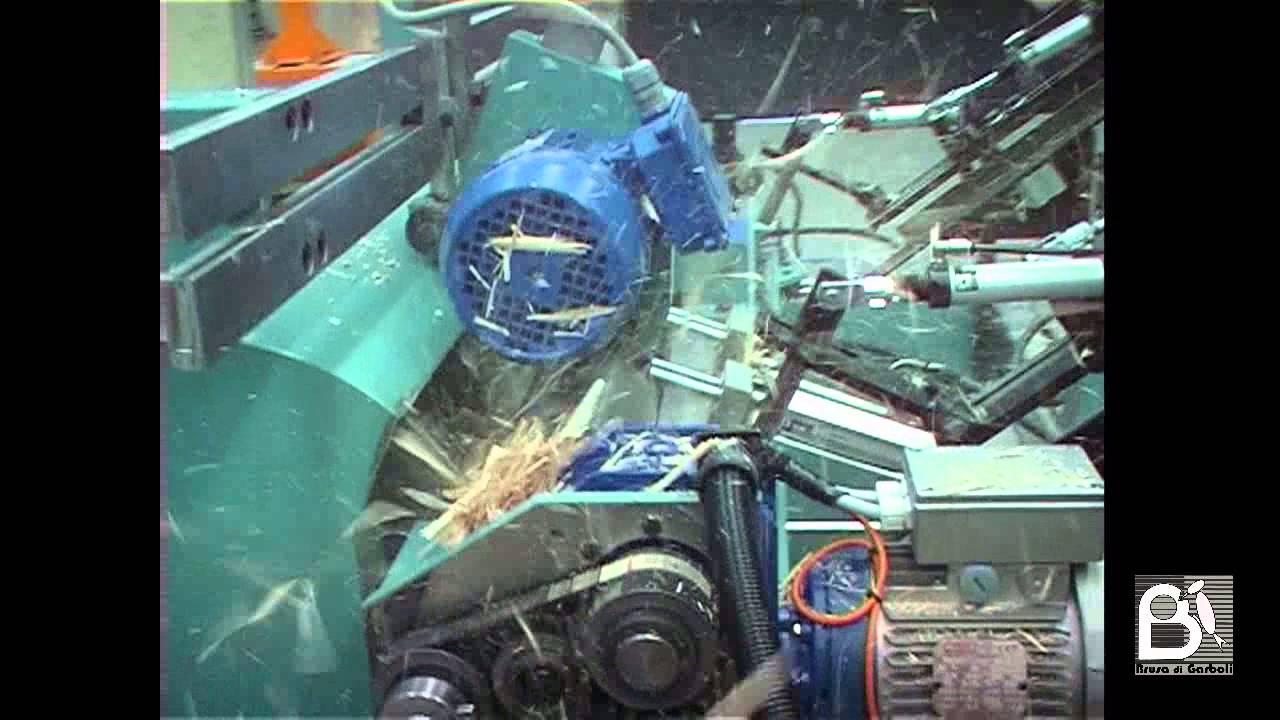 MACCHINA PER PRODURRE MANICI DA PICCONE - YouTube