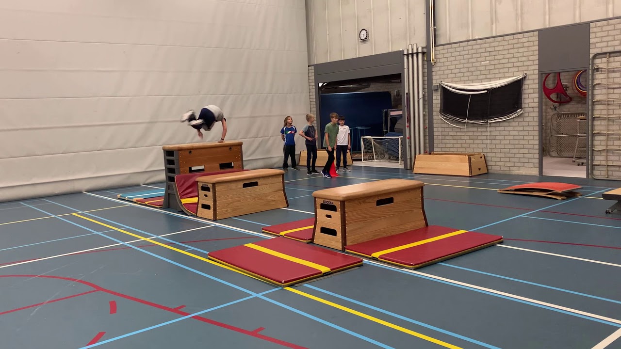Freerun parcours + technieken | Freerunnen - YouTube