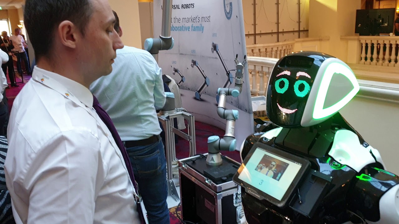 Robot de la Bucharest Robots - YouTube