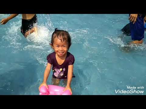 Ngintip cEwE lagi mandi di kolam renang, 🏊